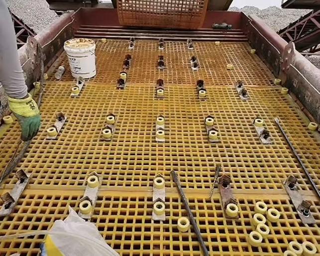 Solving Polyurethane Screen Blinding: Causes and Emergency Fixes
